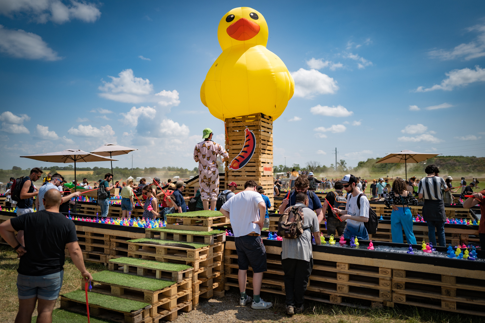Canard géant gonflable de 4m pour le Merguez Tuning Show de vilebrequin ...